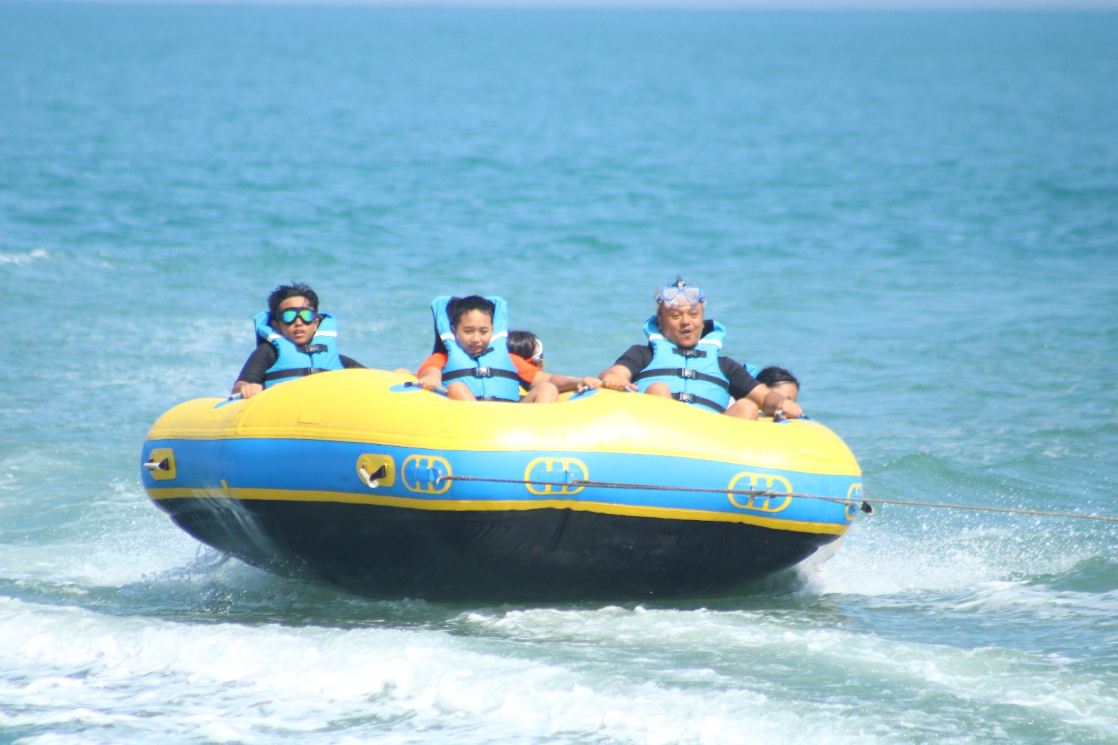 Donat Boat Anyer - Watersport Anyer