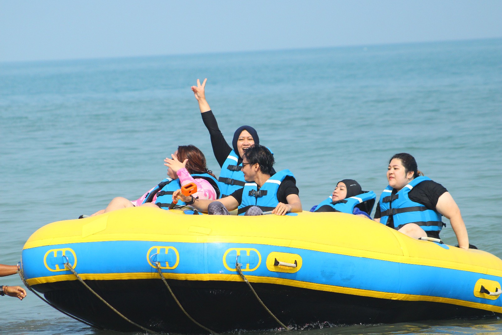 Donat Boat Anyer - Watersport Anyer